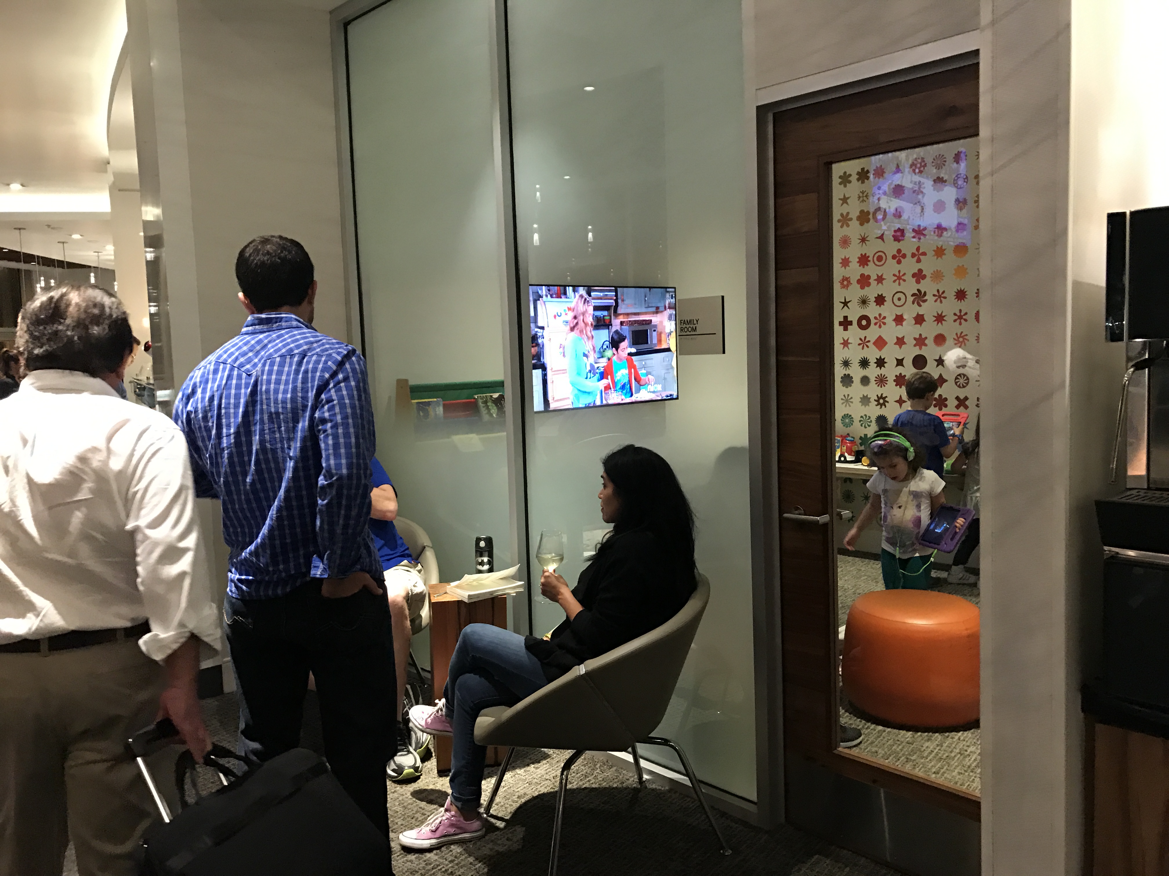 迈阿密机场（MIA）运通百夫长休息室（The Centurion）测（Shou）评（Zui） | 北美牧羊场